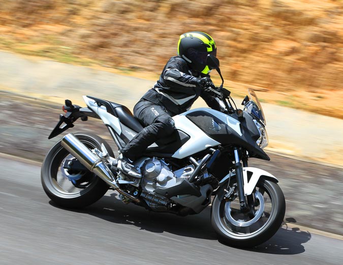 Honda NC 700X chega ao Brasil por R$ 27,490